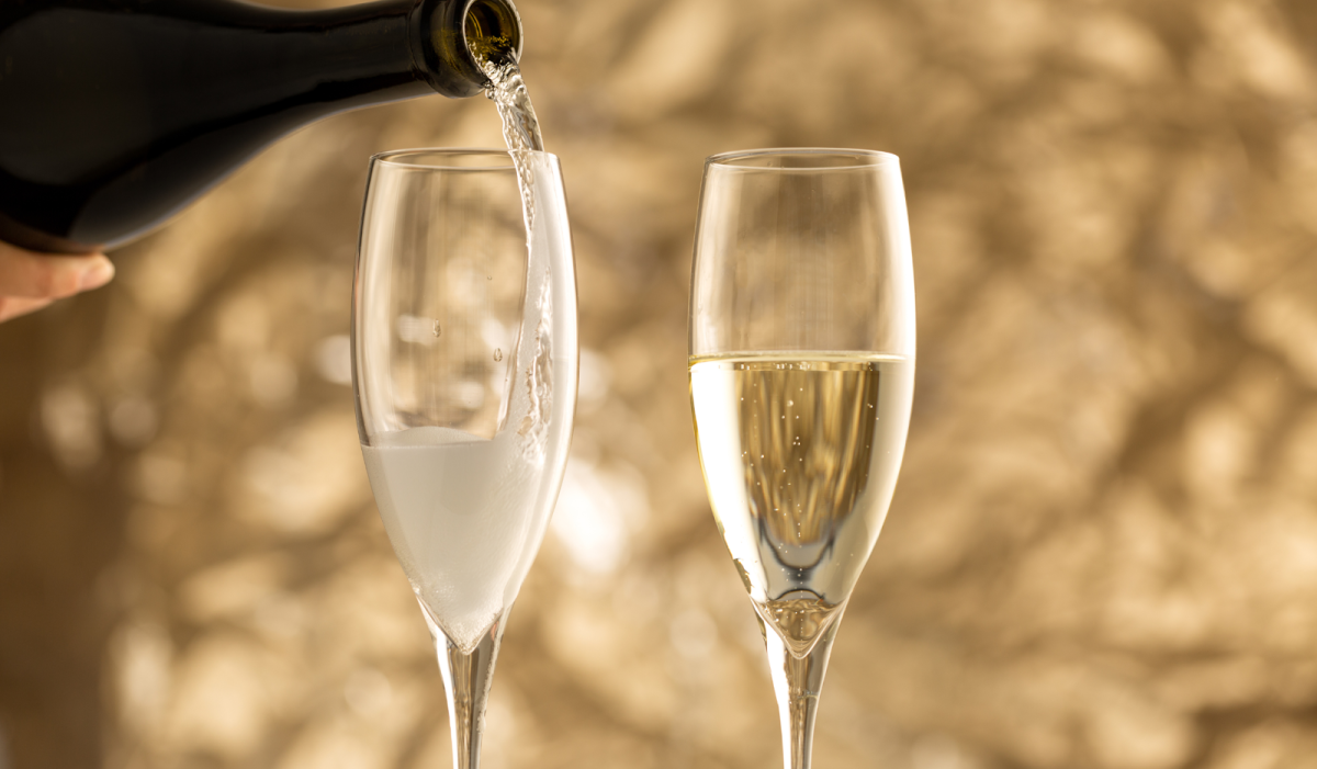 The Difference Between Sparkling Wine and Champagne - FEAST Online ...
